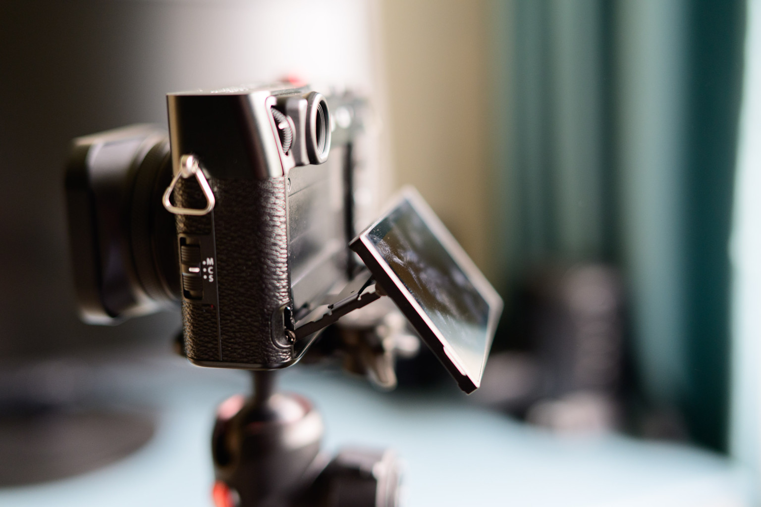 Fuji XT5 vs X100VI for Street Photography: A Detailed Comparison - The Cotswold Photographer